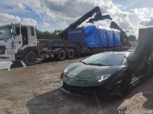 Lamborghini Aventador SVJ màu độc của đại gia lan Sài Gòn đã cập cảng ...