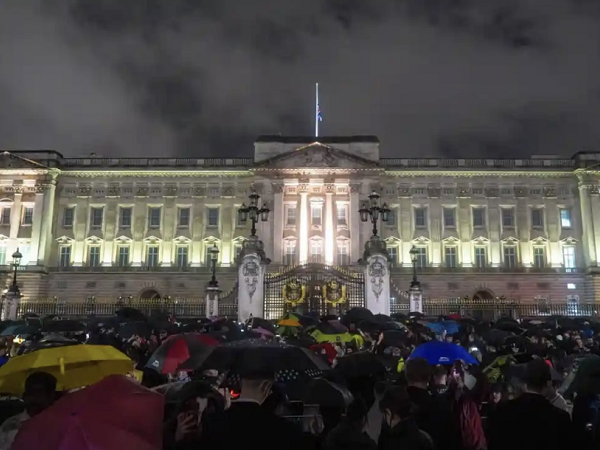 Anh bước vào thời kỳ quốc tang, Vua Charles III có bài phát biểu đầu tiên