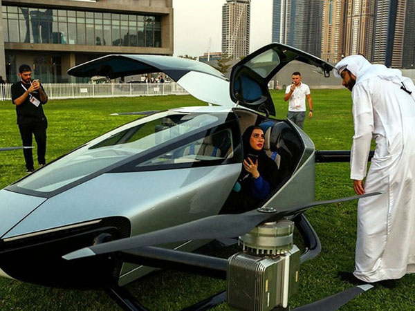 Xe ôtô bay Trung Quốc hơn 3 tỷ đồng chào hàng các đại gia Dubai