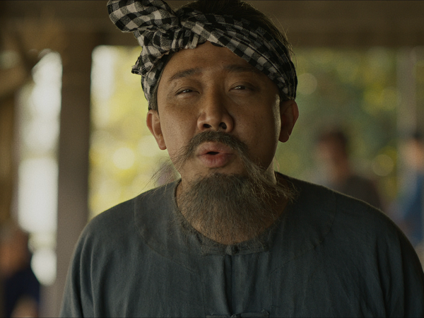 Nhân vật bác Ba Phi gây tranh cãi của Trấn Thành trong phim Đất Rừng ...