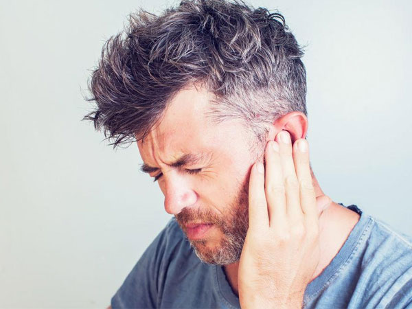 Giải mã hiện tượng nóng tai phải, tai trái là điềm báo gì?