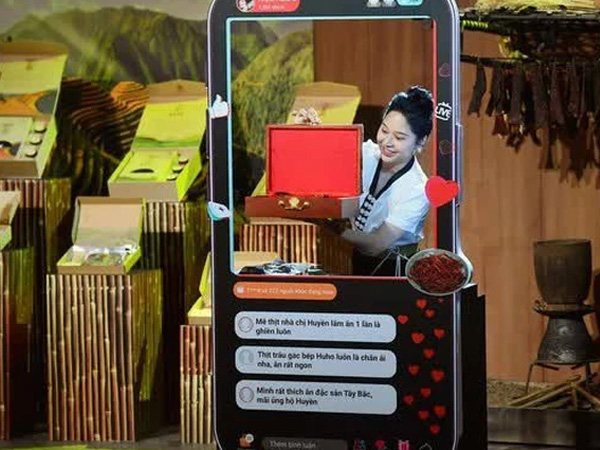 Từ cú ngã 100 tỷ đến 'nữ hoàng' đồ ăn vặt online doanh thu 1 triệu USD ...