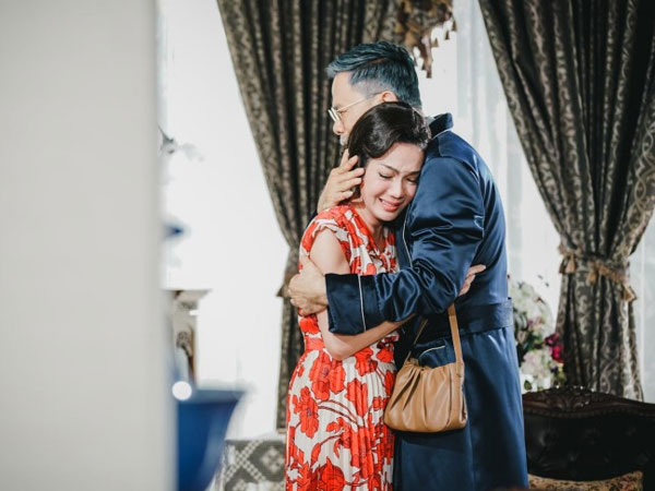 Tái hôn ở tuổi 55, ngày thứ 2 sau đám cưới, thấy cảnh tượng trong phòng ...