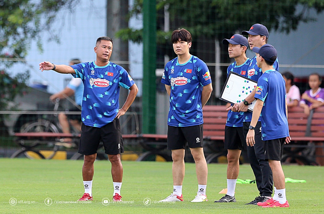 U23 Việt Nam lên đường sang Trung Quốc, sao HAGL bất ngờ vắng mặt