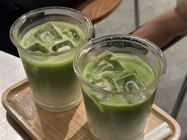 Vụ uống matcha latte giá 120k mà vẫn phải trả tiền gửi xe 10k gây bức ...