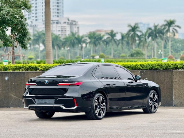 Rapper Andree tậu BMW 7-Series giá niêm yết hơn 5 tỷ đồng, CĐM mạng ...