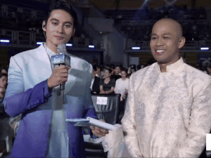 Sự cố kém chuyên nghiệp khiến khán giả nhăn mặt trên sóng trực tiếp ...