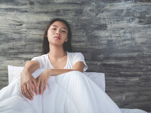 Đêm tân hôn, thấy chồng lục lọi tủ quần áo, tôi bật dậy hỏi han rồi ...