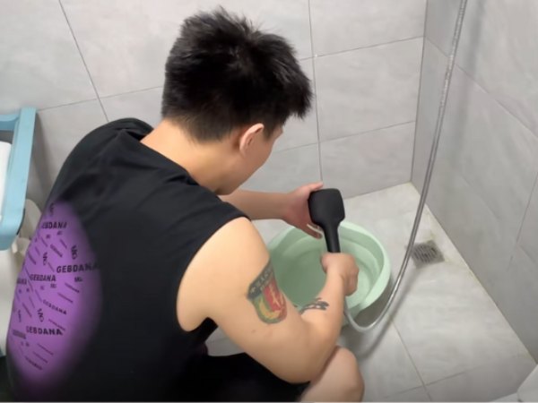 Chàng rể 28 tuổi và mẹ vợ U50 đã sống như thế nào mà dân tình ngỡ ngàng ...