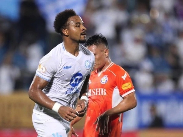 Xuân Son tái xuất sân cỏ, chờ ngày thi đấu trở lại