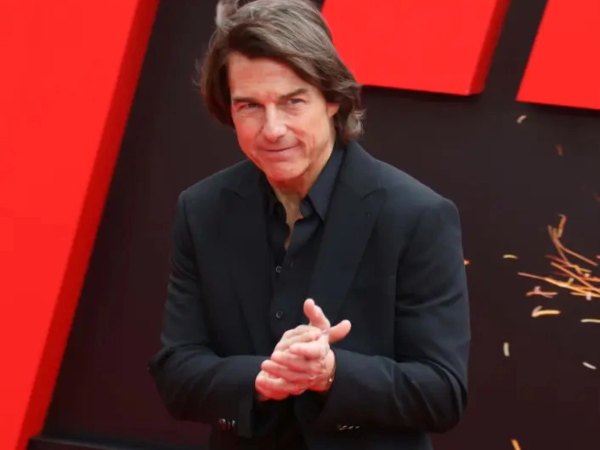 Tom Cruise né tránh câu hỏi nhạy cảm giữa lùm xùm xa cách con gái Suri