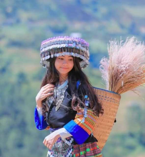 Hoá cô gái dân tộc, con gái Quyền Linh xinh như hoa hậu