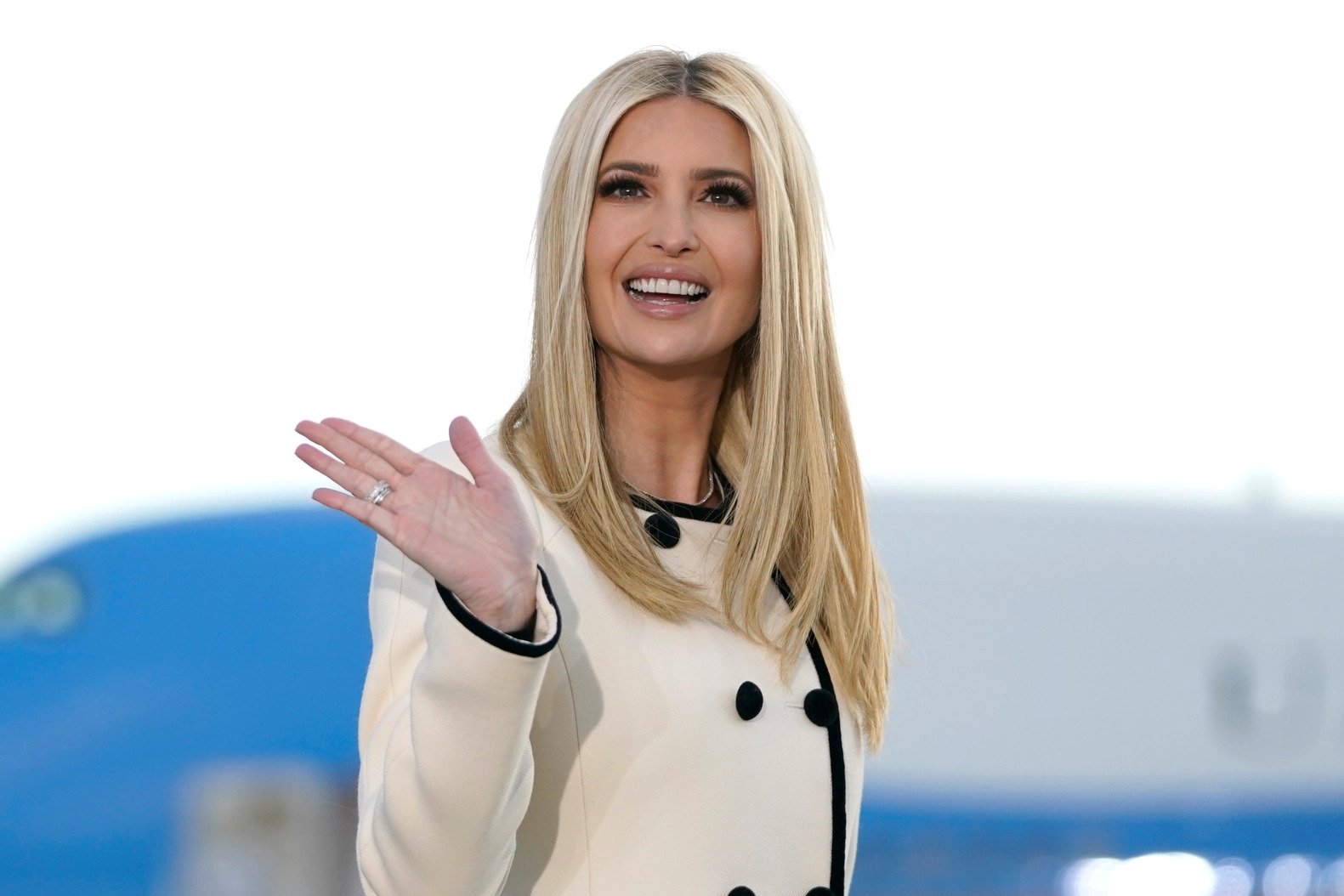 Ivanka giải thích lý do vắng mặt ở sự kiện tuyên bố ra tranh cử của ông ...