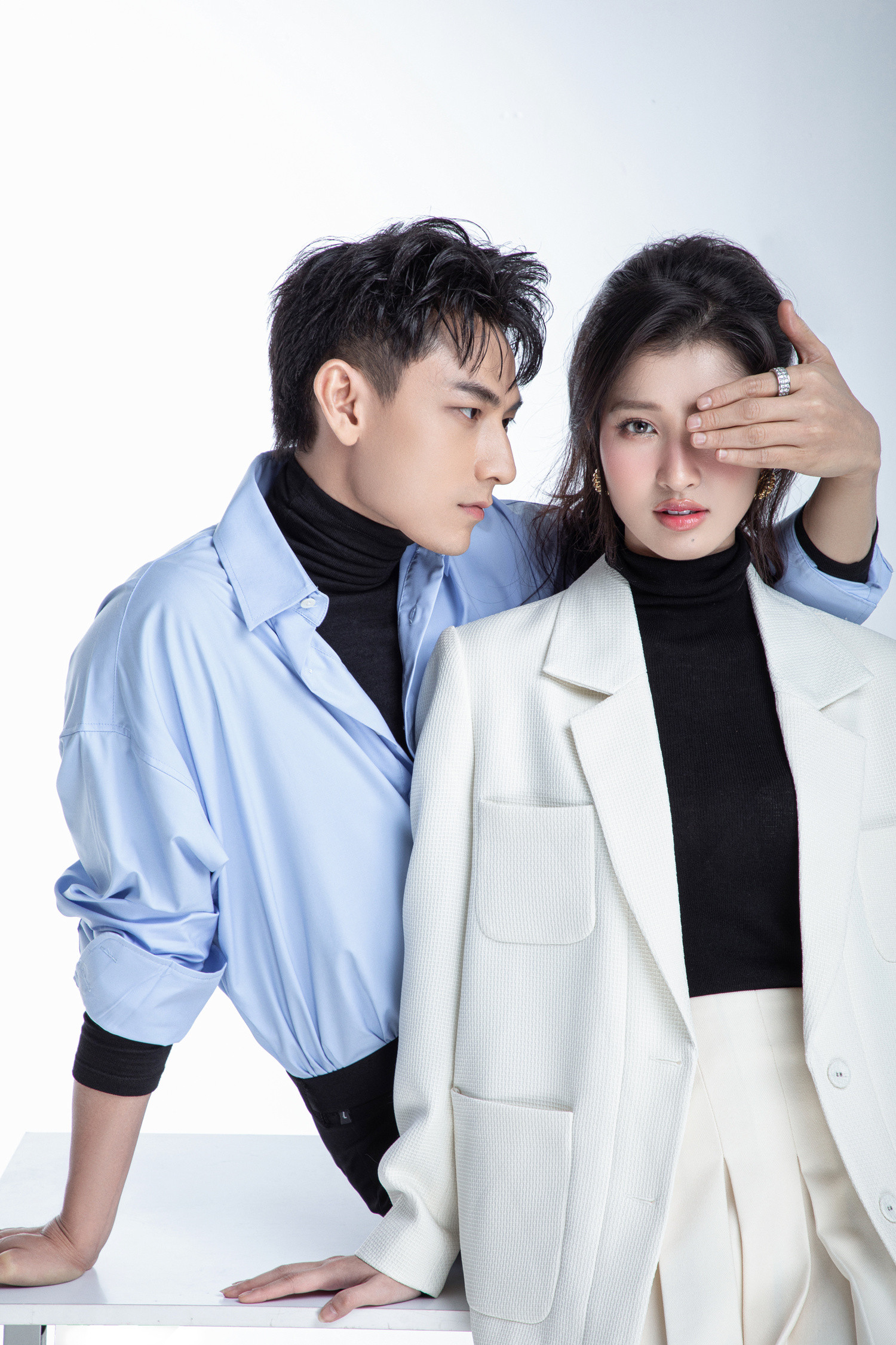 Cách nhau 14 tuổi, ca sĩ Isaac và á hậu Phương Nhi rất đẹp đôi