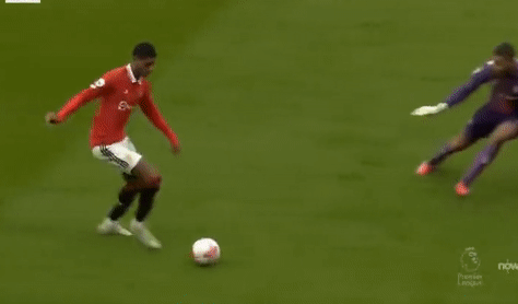 Marcus Rashford bị chỉ trích tơi bời vì pha ăn vạ trắng trợn nhất mùa giải
