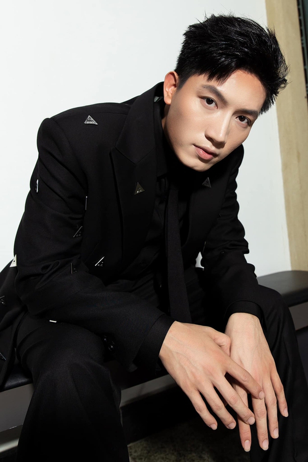 Dàn cố vấn Ca sĩ mặt nạ phát hiện ra Voi Bản Đôn là ai